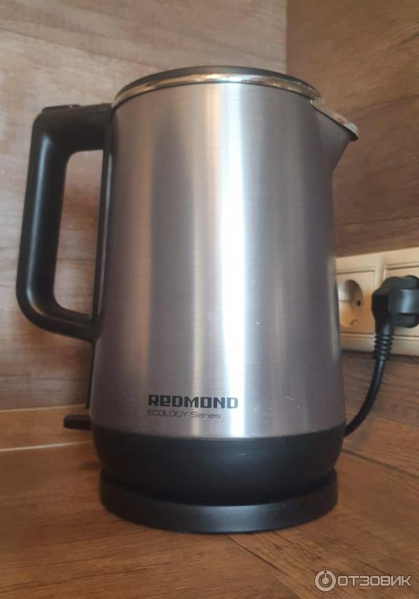 Отзыв о Электрический чайник Redmond RK-M156 | Стильный чайник украшает кухню.