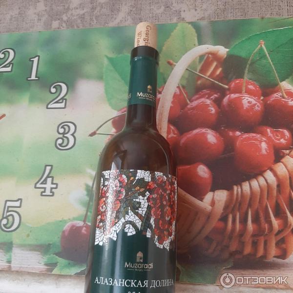 Отзыв о Вино грузинское белое полусладкое Muzaradi "Алазанская долина ...